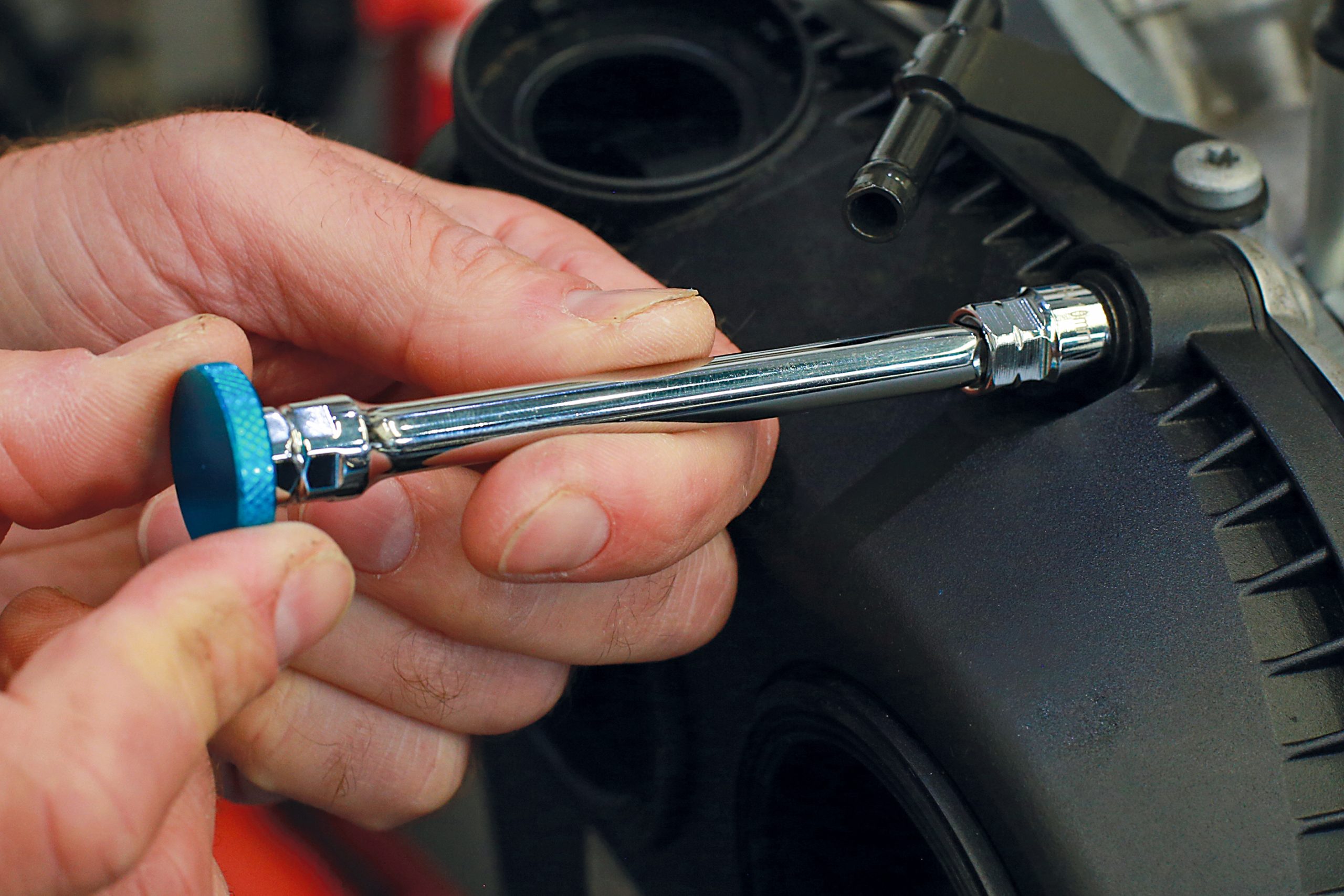 Low-profile socket and bit set for restricted access - factorfocus.ie